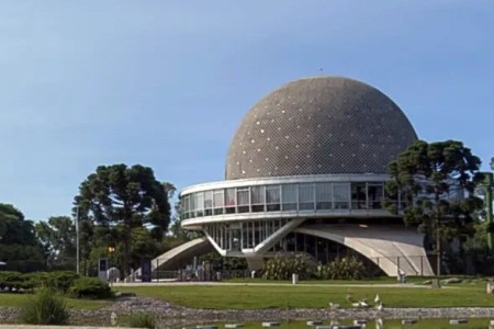 Con proyecciones 360°, el planetario Galileo Galilei llegó Corrientes ...